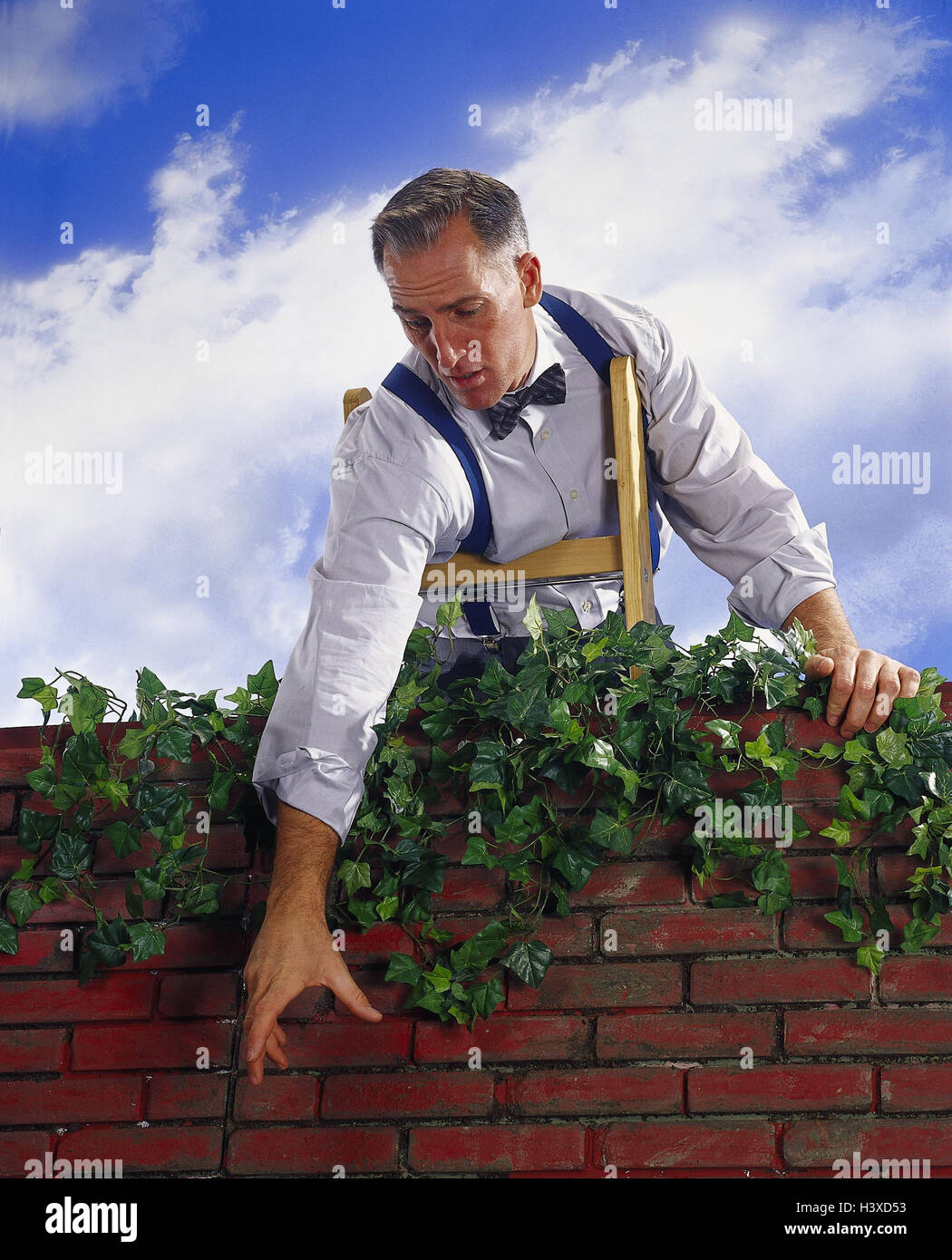 More poorly, man, conductor, stand, pass hand, help Men, brick wall ...