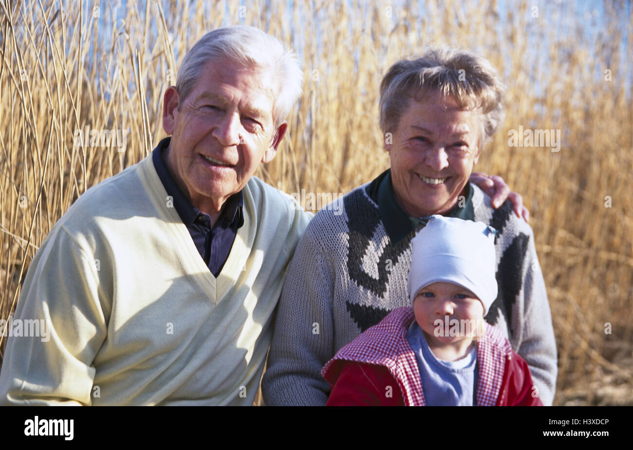 Lakesides, reed, grandparents, granddaughter, sit, smile, enjoy ...