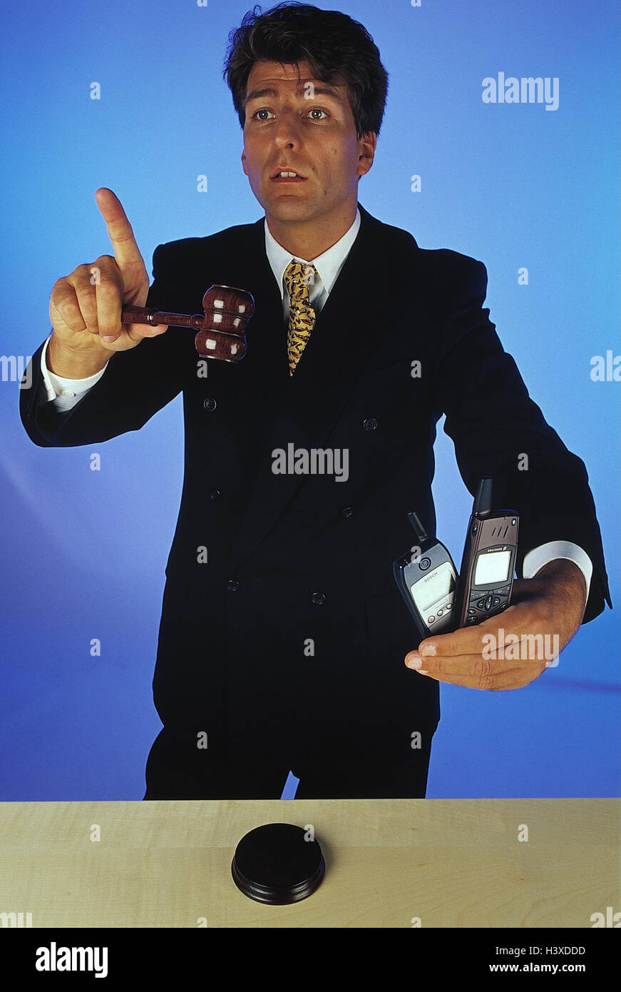 Icon, UMTS, mobile radio, licence auction, auctioneer, mobile phones ...