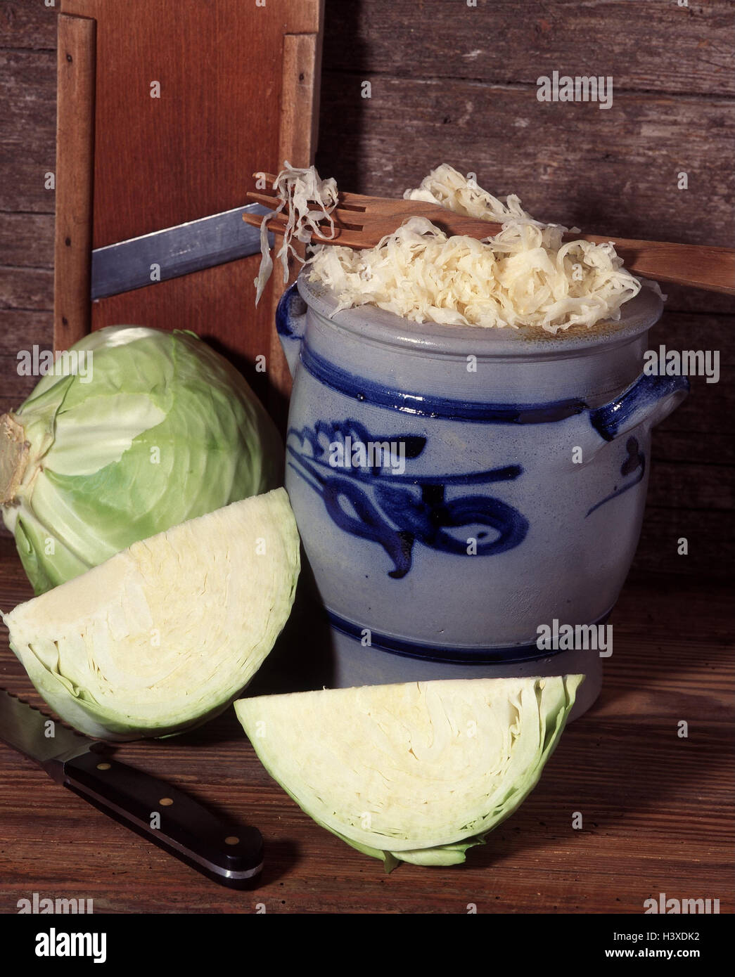 Sauerkraut, production, cabbage, chopped, barrel, wooden twig Kohl ...