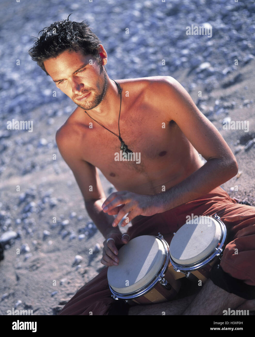 Man, young, free upper part of the body, bongos, drum, musicians ...
