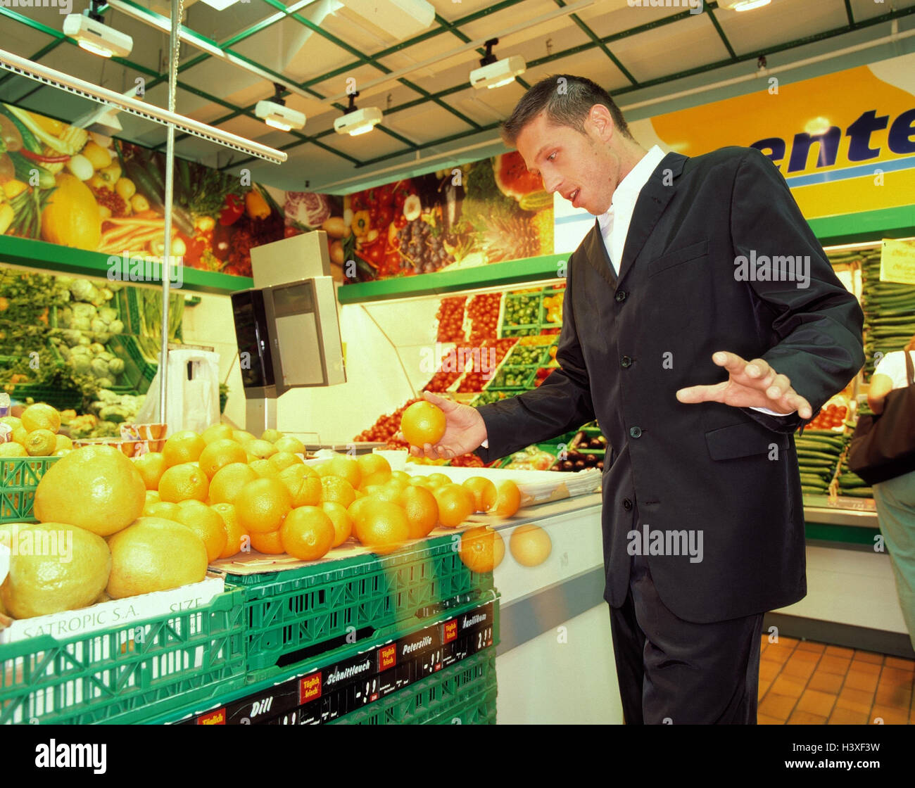 Supermarket, fruit department, man, oranges, stacked, bad luck ... Supermarket, fruit department, man, oranges, stacked, bad luck ...