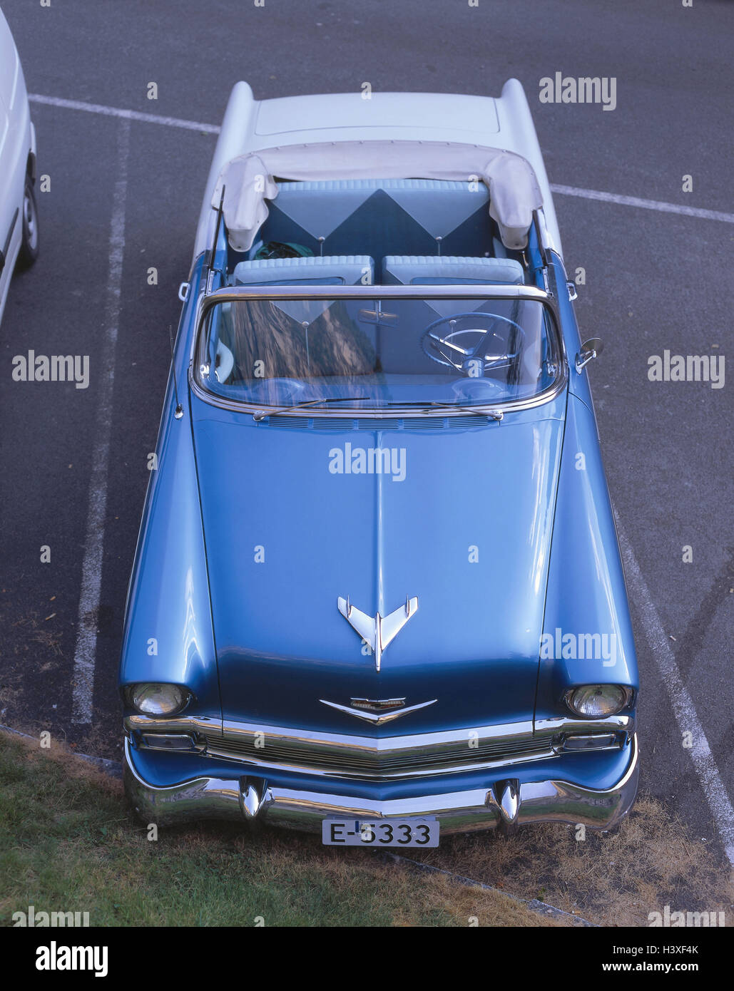 Blue cadillac convertible hi-res stock photography and images - Alamy