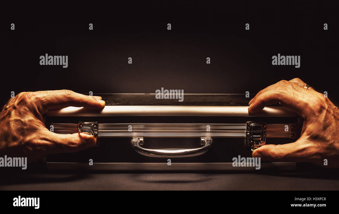 Opening suitcase hi-res stock photography and images - Alamy