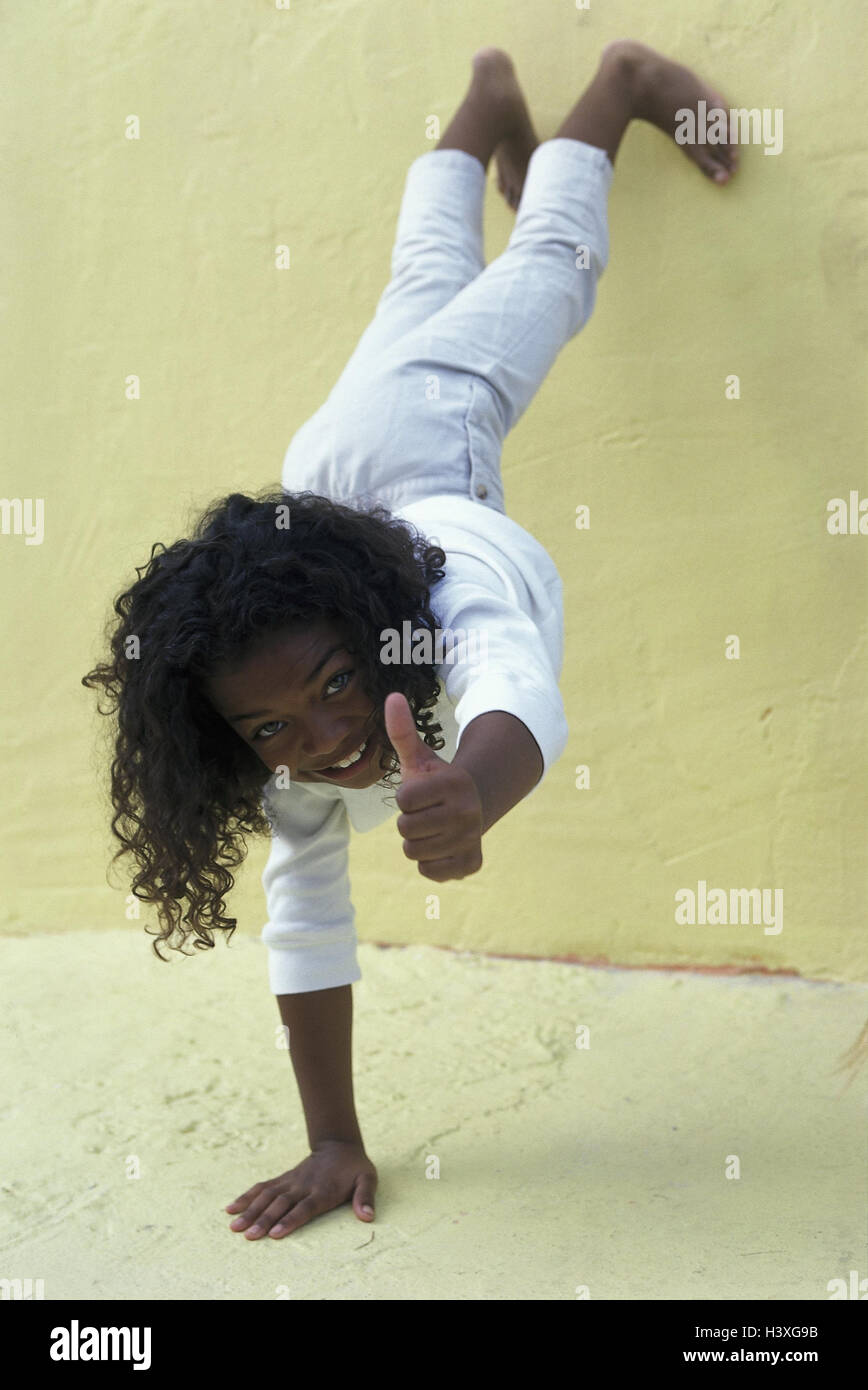 Defensive body language hi-res stock photography and images - Alamy