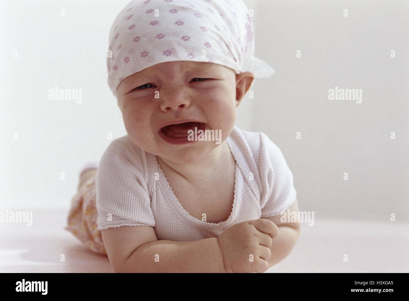 Baby, headscarf, abdominal position, cry, very close, inside, child ...