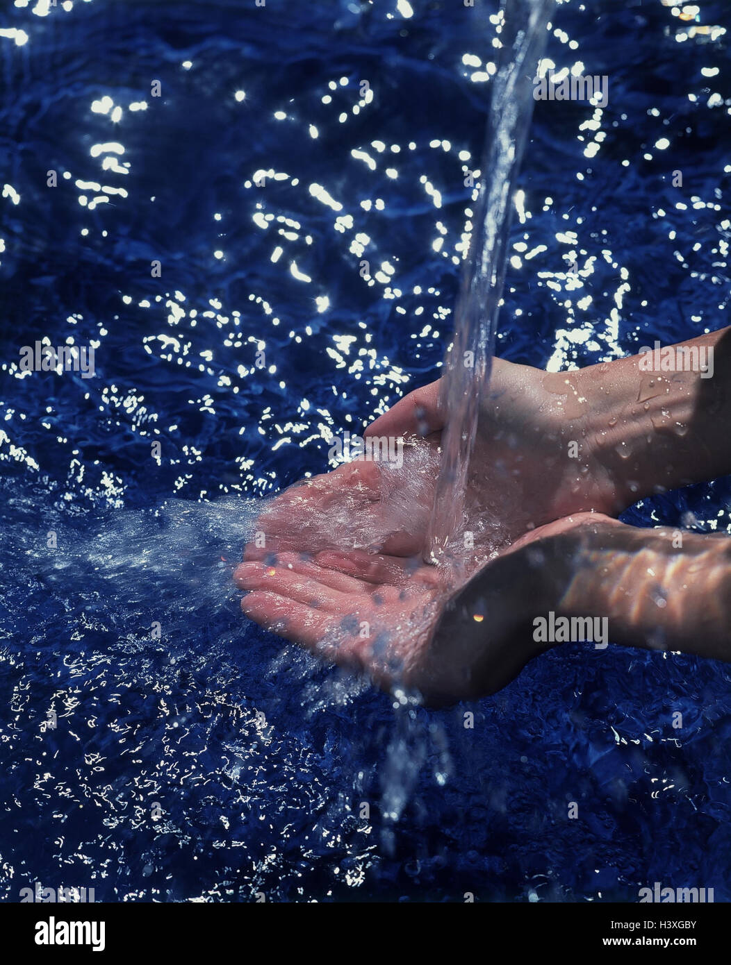 Women's hands, jet water, cooling woman, detail, hands, palms, water ...