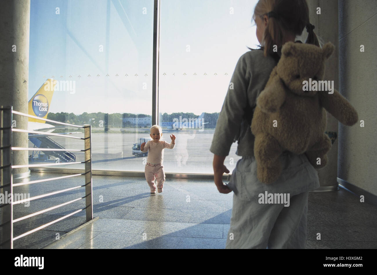 Airport, window front, children, two, play, model released, vacation ...