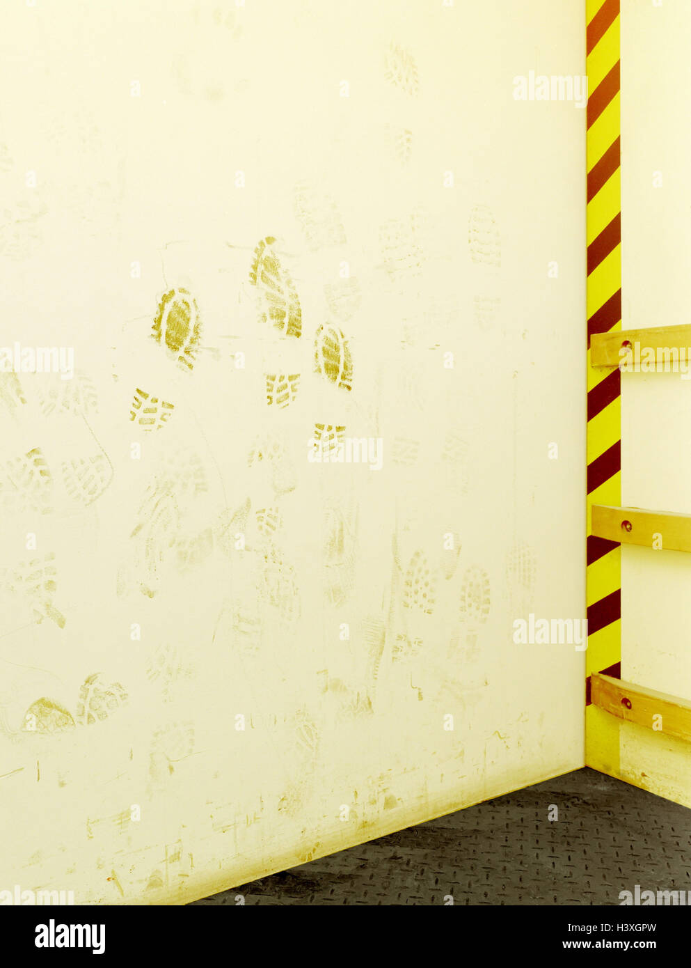Weighs elevator, detail, wall, Footprints, Elevator, elevator walls ...