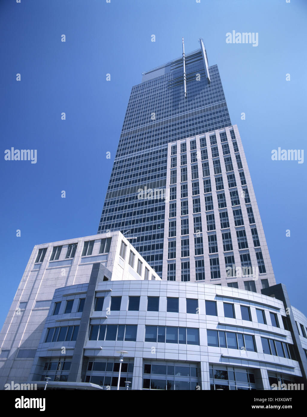 Poles, Warsaw, centre, high-rise office block, Warshaw Trade Tower ...