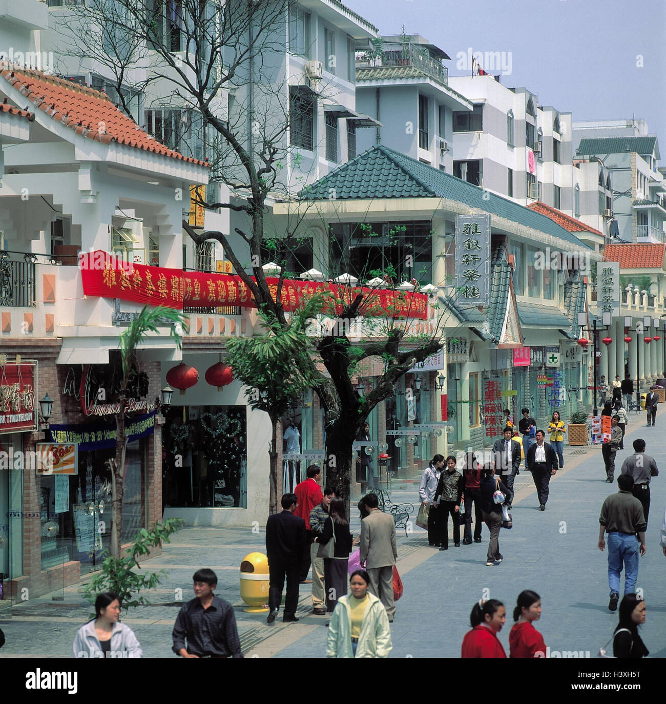 China, Guangxi, Guilin, centre, pedestrian area, passer-by, Kweilin ...
