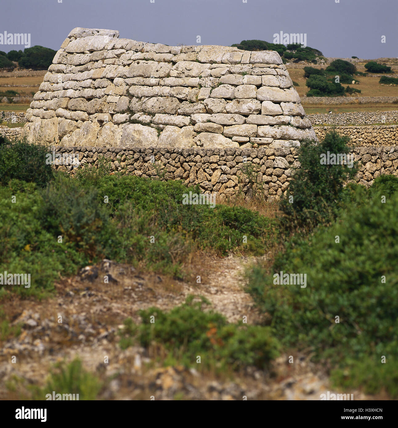 Naveta menorca hi-res stock photography and images - Alamy