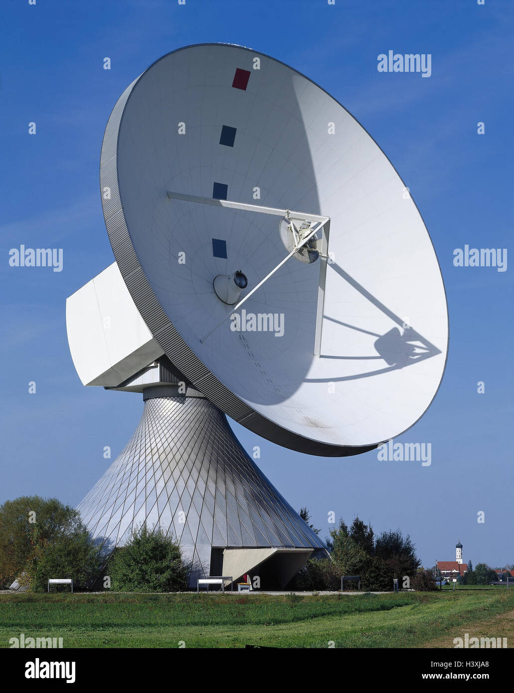 Receiving earth station hi-res stock photography and images - Alamy