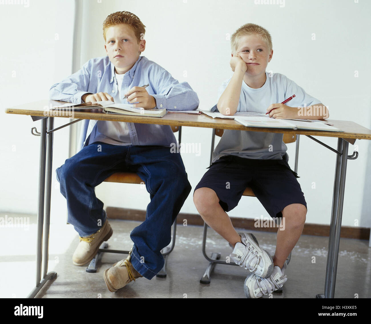 Classrooms, school desk, boy, inattentively, distractedly, class ...