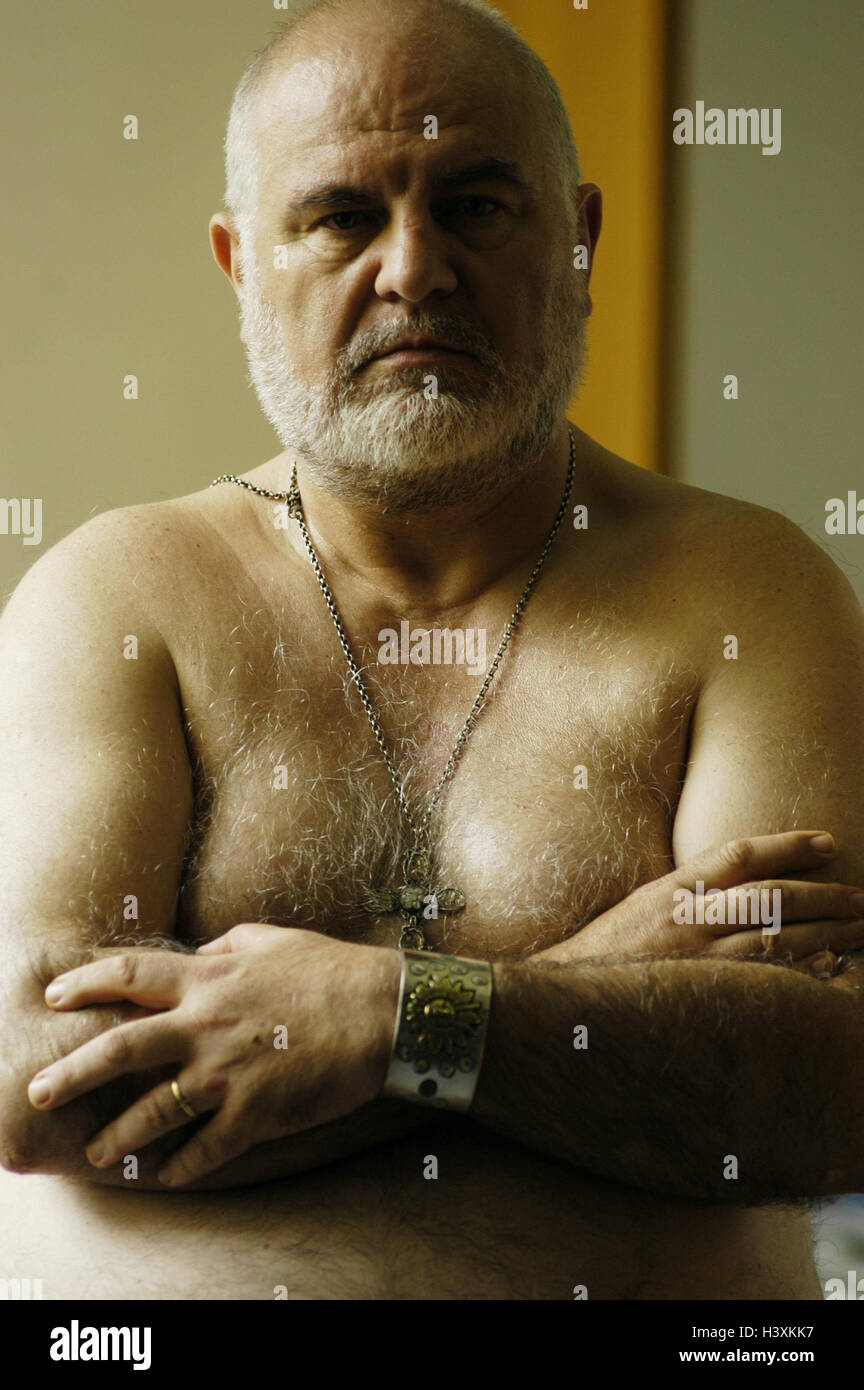 Man, free upper part of the body, arms crossed, half portrait, model ...