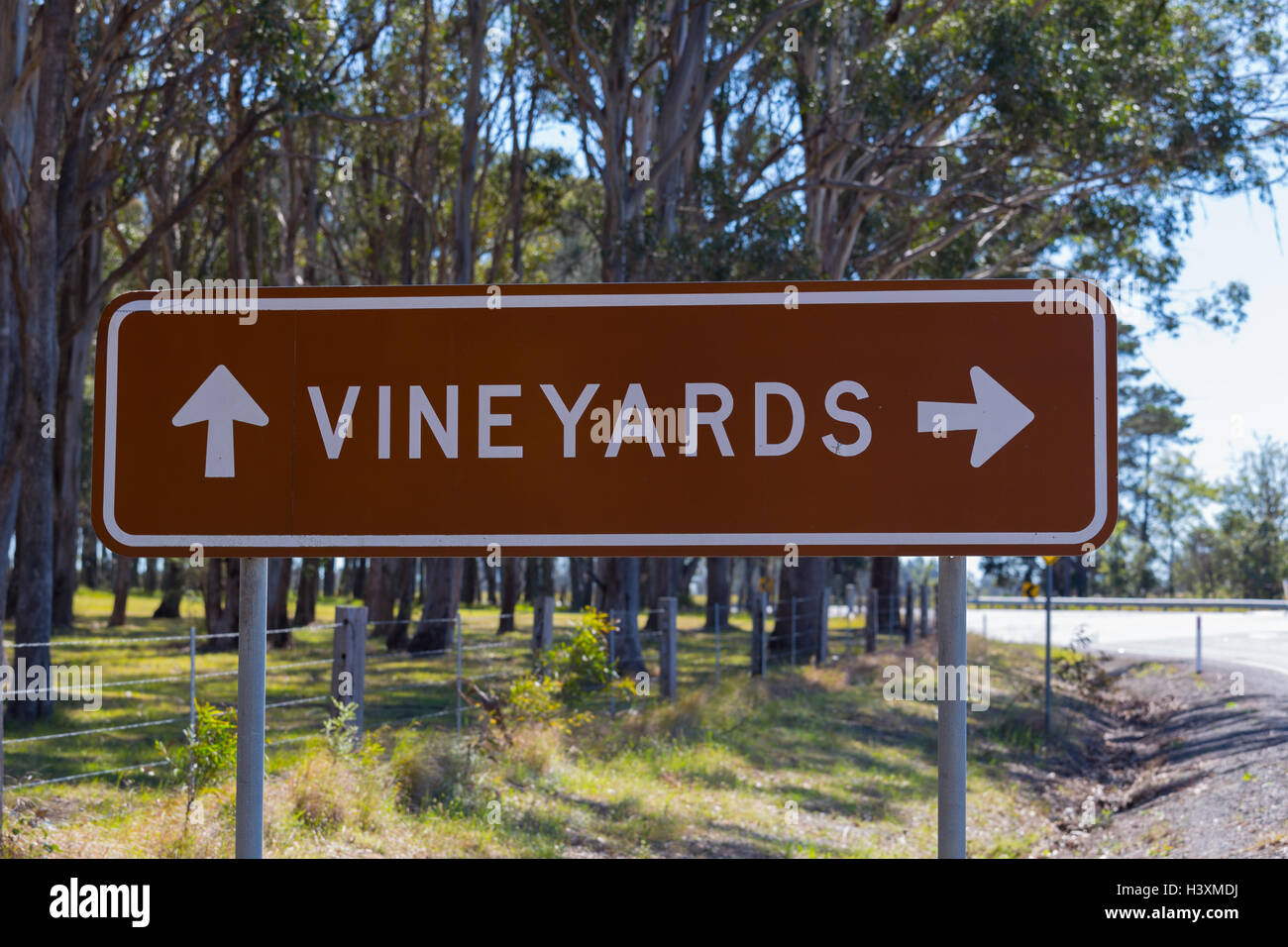 Winery signs directions hi-res stock photography and images - Alamy