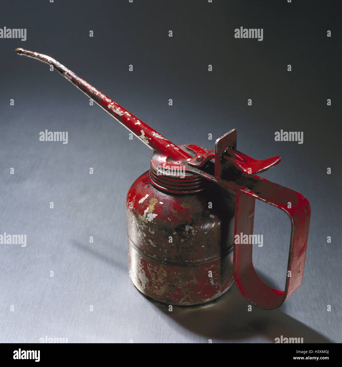 Oil_cans hi-res stock photography and images - Alamy