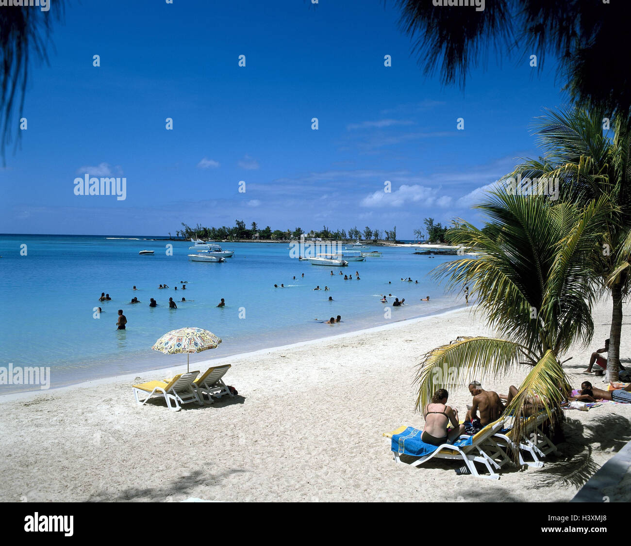 Mauritius, Pereybere Beach, bathers, Indian ocean, Maskarenen, island ...