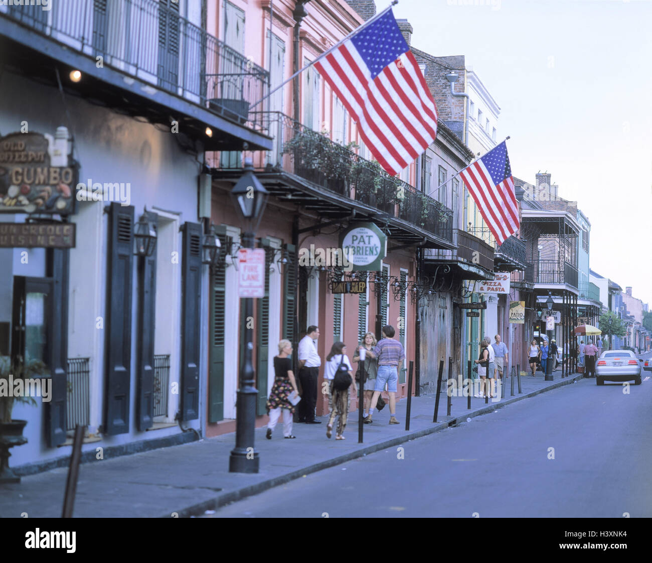 The USA, Louisiana, New Orleans, French Quarter, street scene, passer ...
