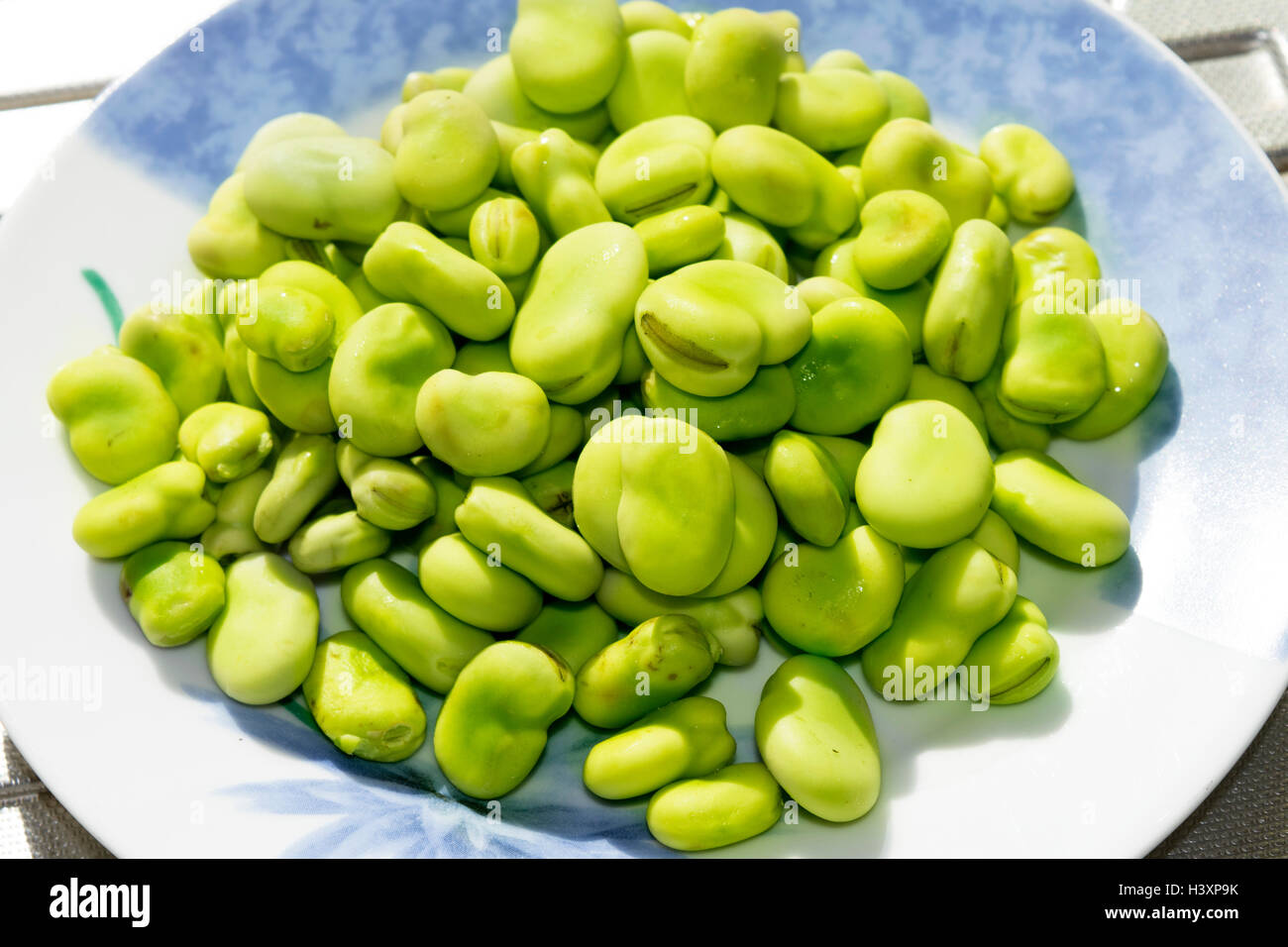 Legumes broad beans hi-res stock photography and images - Alamy