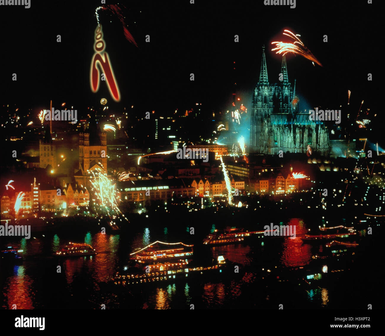 Millennium 2000 fireworks hi-res stock photography and images - Alamy