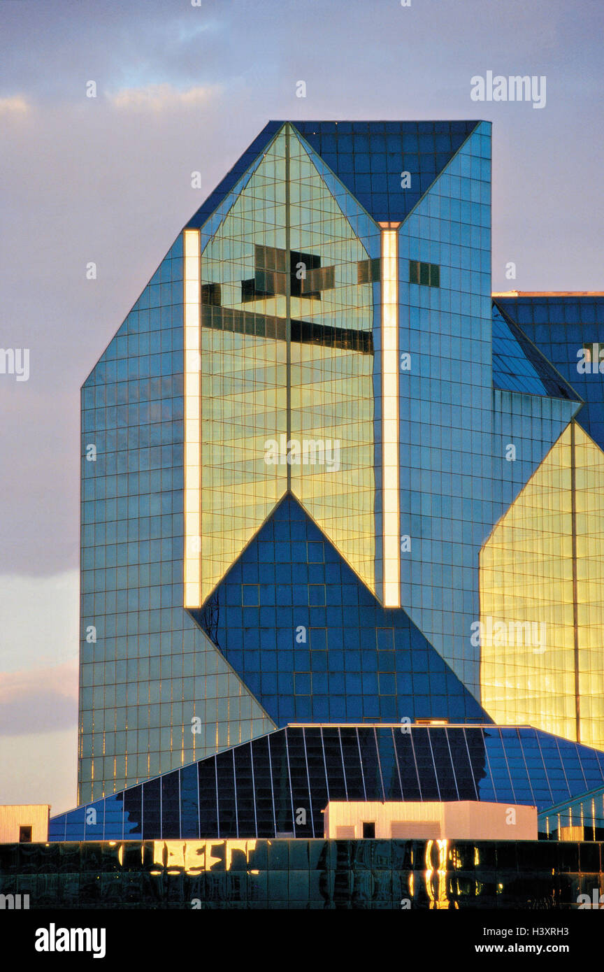 Russia, Moscow, high-rise office block, glass front, evening light ...