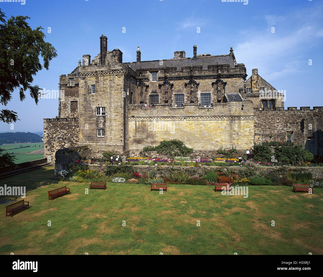 Castle grounds park benches hi-res stock photography and images - Alamy