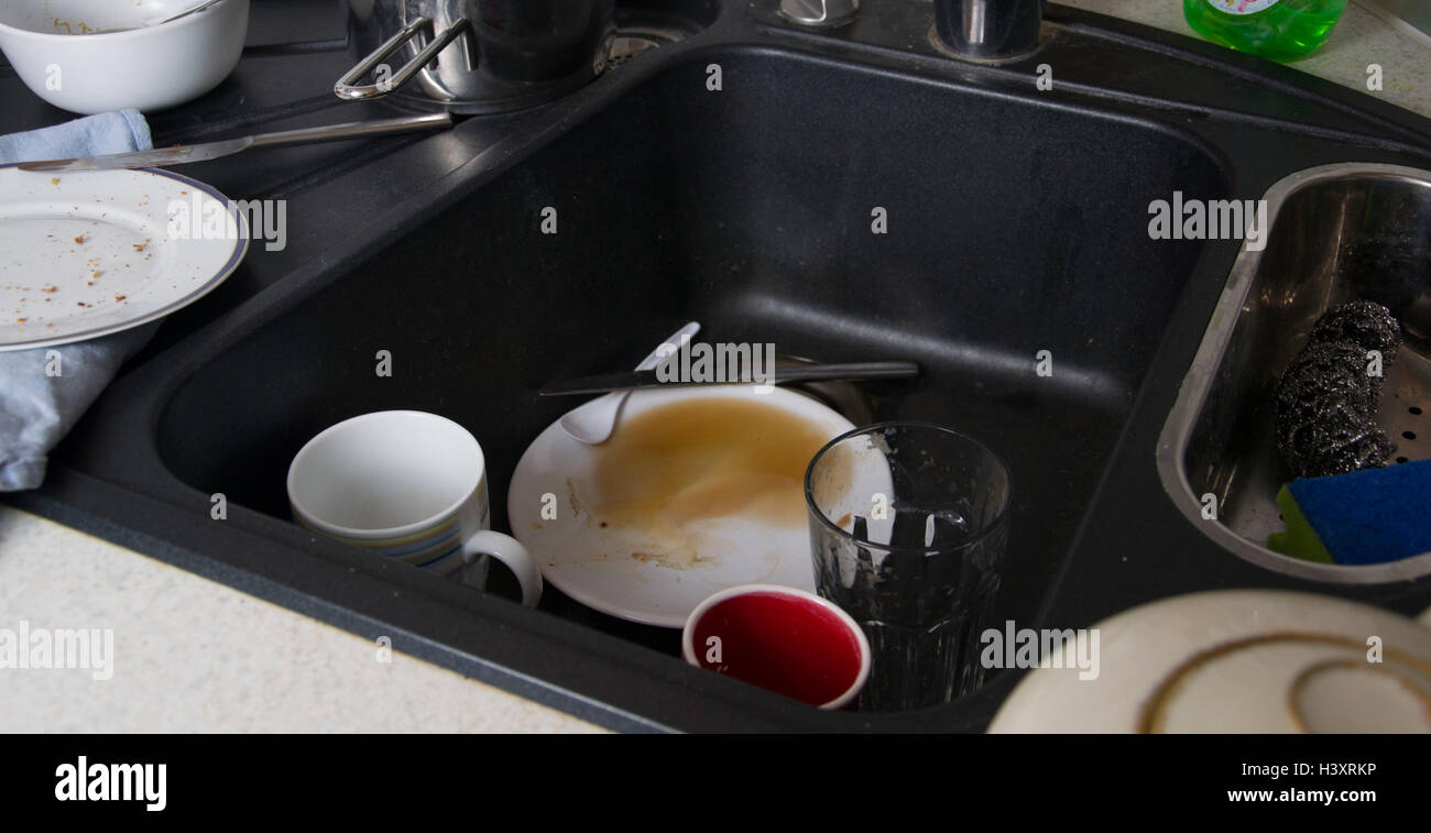 Filthy dishes hi-res stock photography and images - Alamy