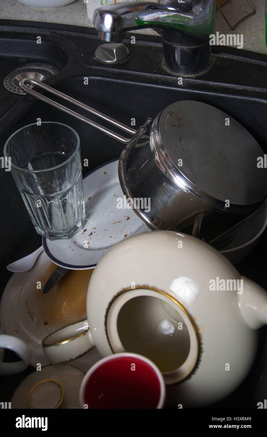 Dirty dishware hi-res stock photography and images - Alamy