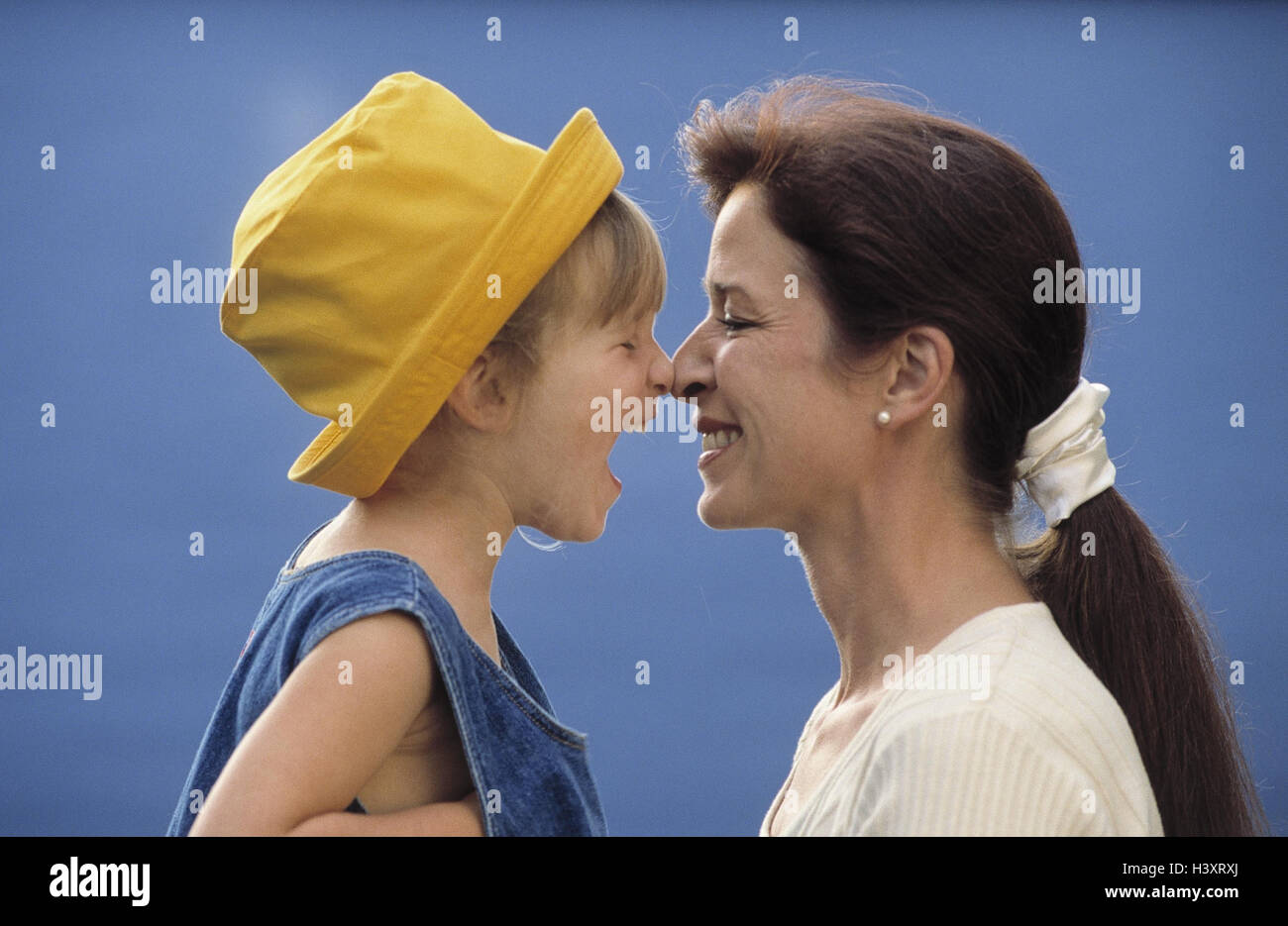 Nut, subsidiary, noses in nose, page portrait, summer woman, child ...