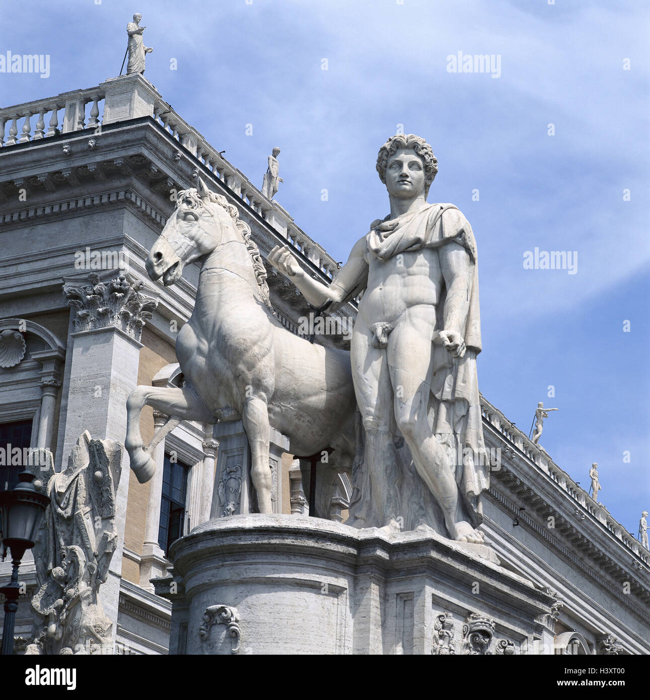 Builds in 1547 hi-res stock photography and images - Alamy