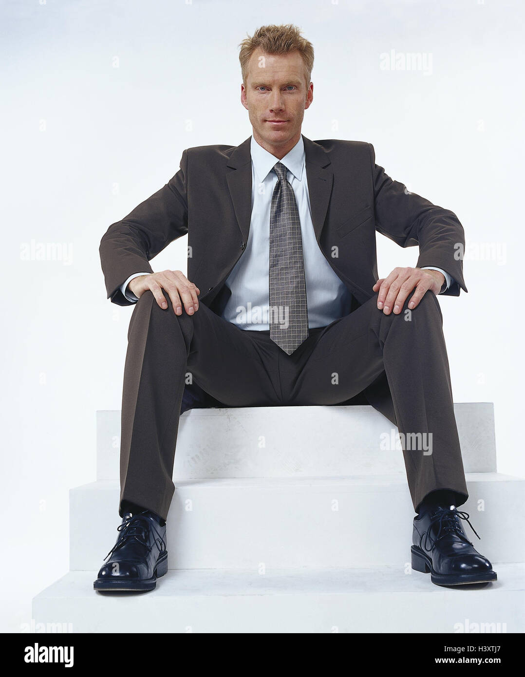Man, sit young, suit, wait, seriously, Men, businessman, manager ...