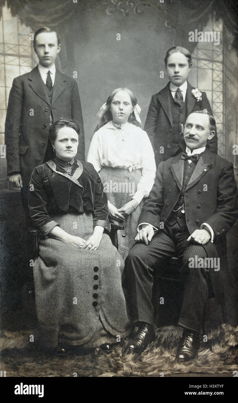 Nostalgia, family, group picture, b/w, couples & families, inside ...