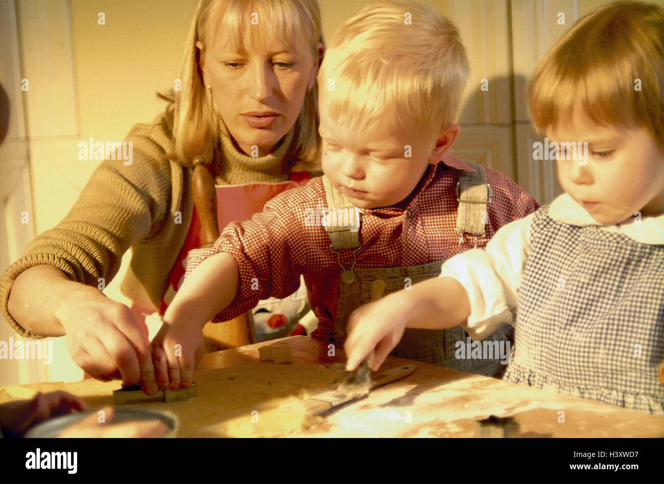 Yule tide, nut, children, biscuits, preparation, inside, at home, bake ...