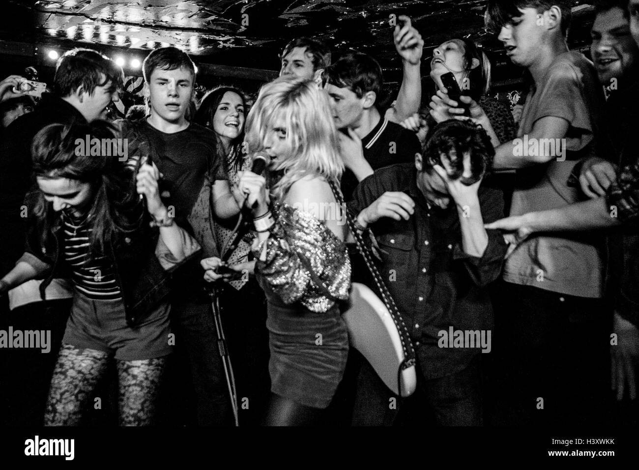 Izzy phillips singer hi-res stock photography and images - Alamy