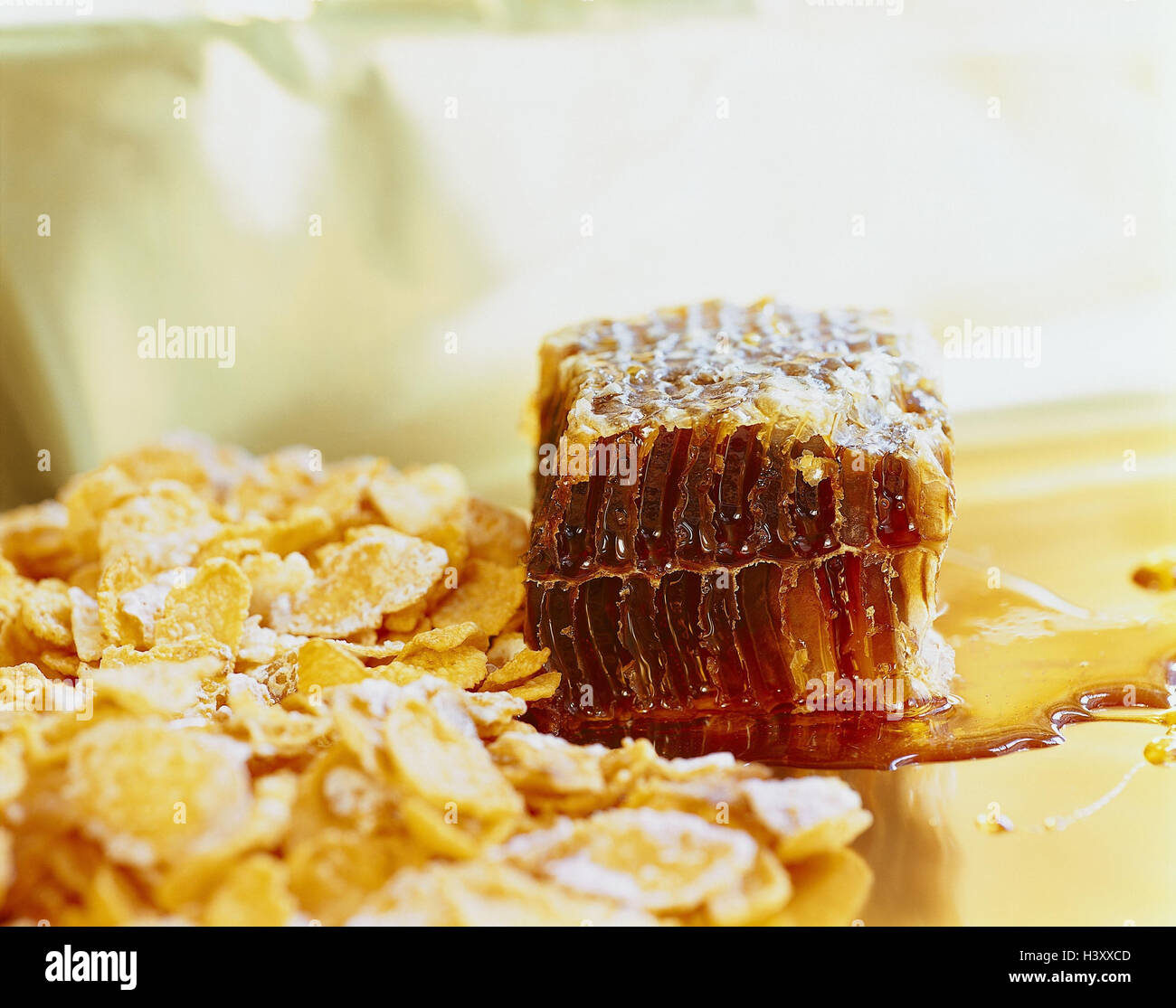 Honeycomb cereals hi-res stock photography and images - Alamy