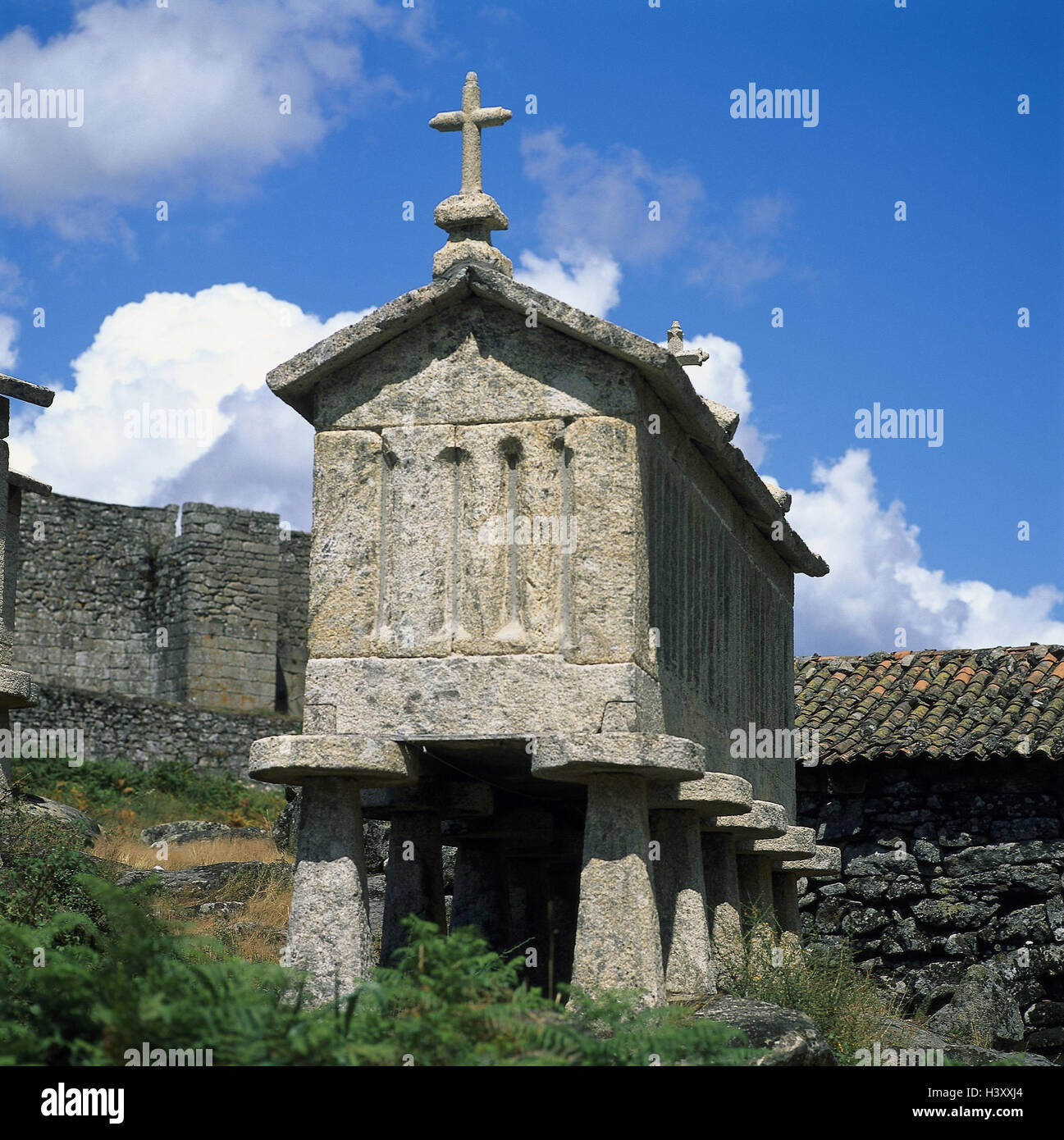 Portugal, Minho, Lindoso, granary "Horreo", mountain village, structure ...