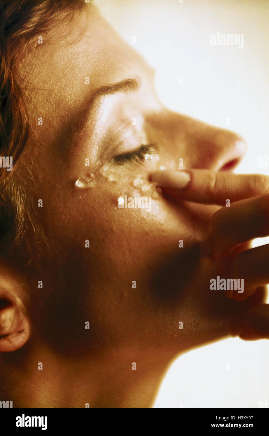 Woman, look, eye area, ice cube, tread, inside, at home, wellness ...