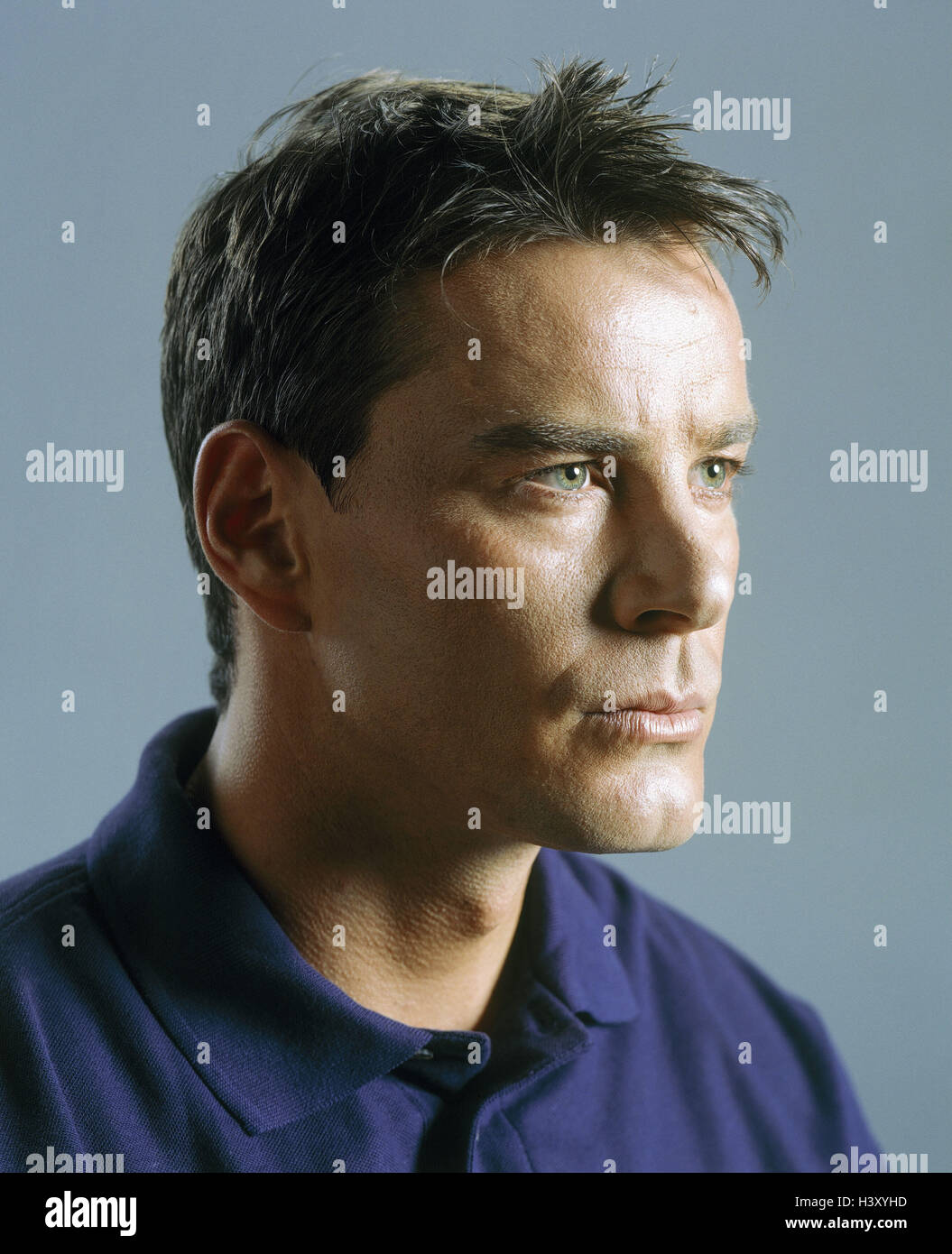 Man, young, seriously, portrait, side view, expression, facial play ...