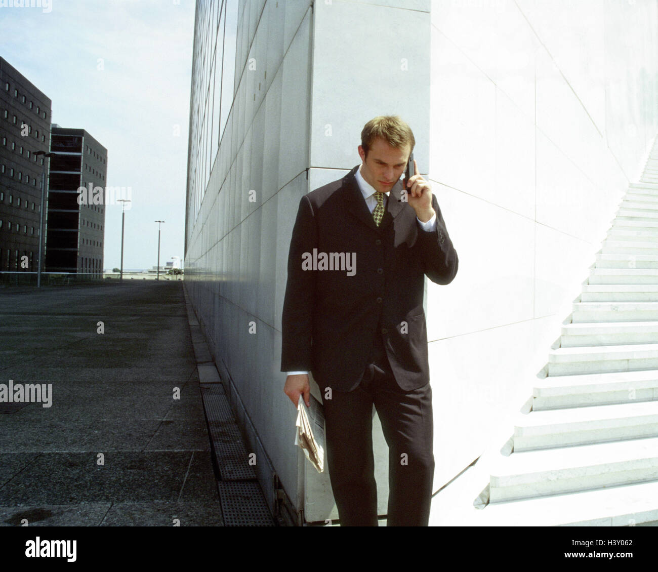 Business premises, Manager, mobile phone, call up, wait thoughtful 30 ...