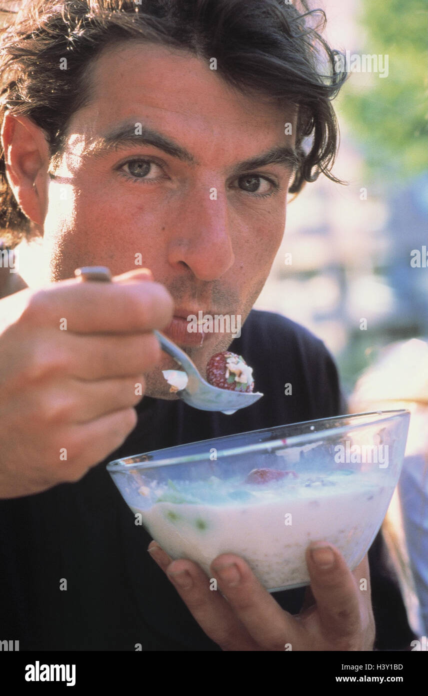 Man, breakfast, muesli, eat, portrait, outside, summers, young, have ...