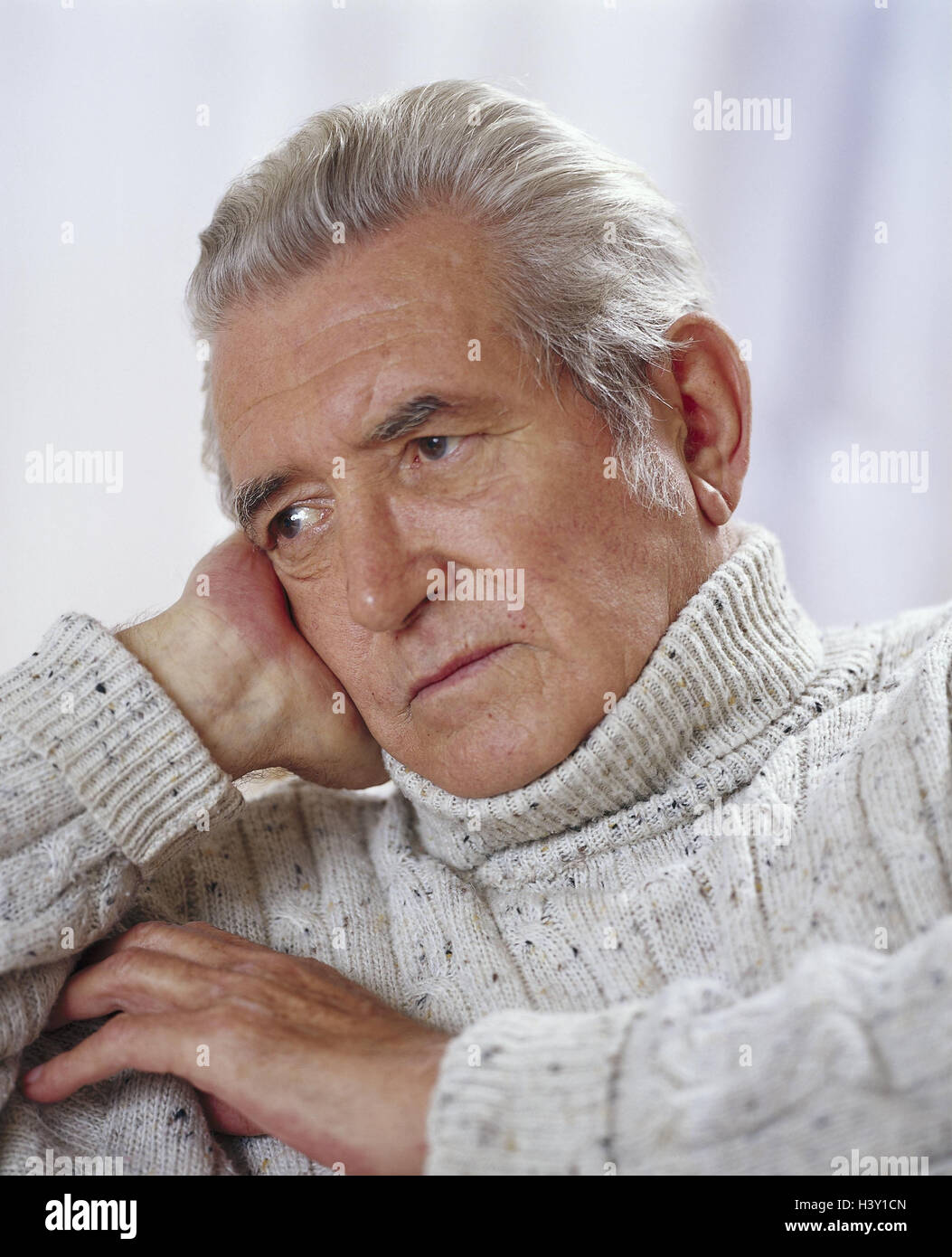 Senior, head rest on, thoughtful, portrait, inside, man, grey-haired ...