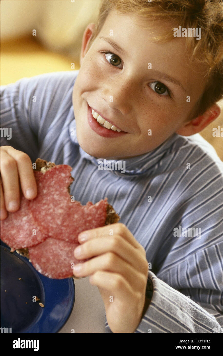 Boy, sausage-meat sandwich, eat, smile, child, hunger, bread, books ...