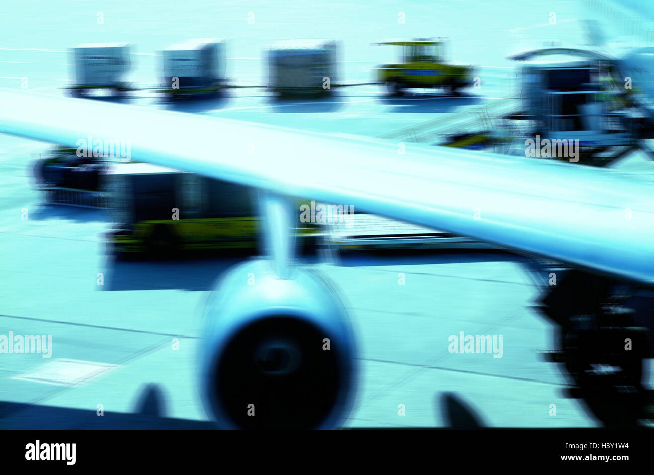 Airport cargo loading car hi-res stock photography and images - Alamy