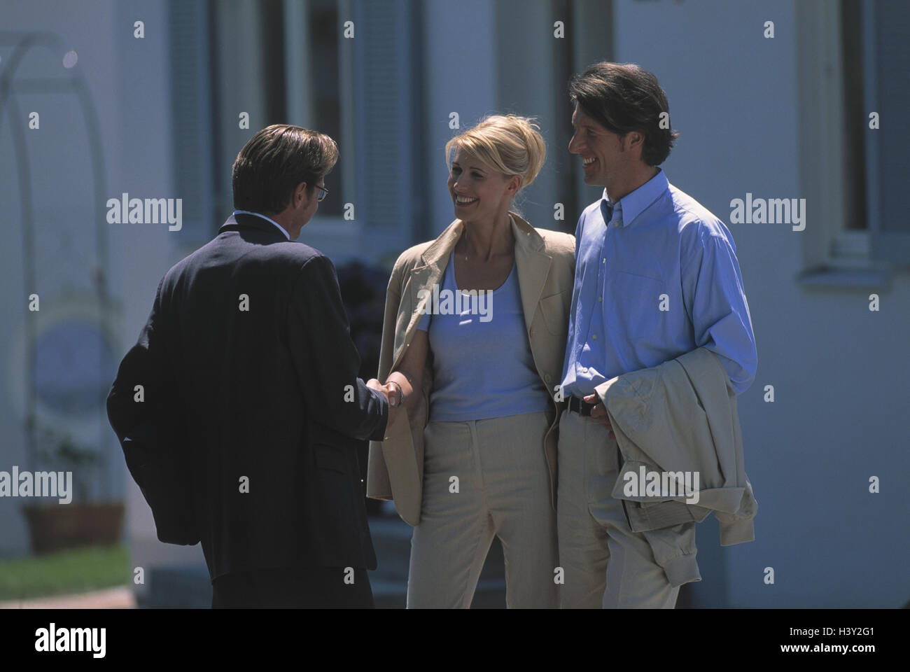 New building, estate agent, customer, greeting, outside, house, real ...