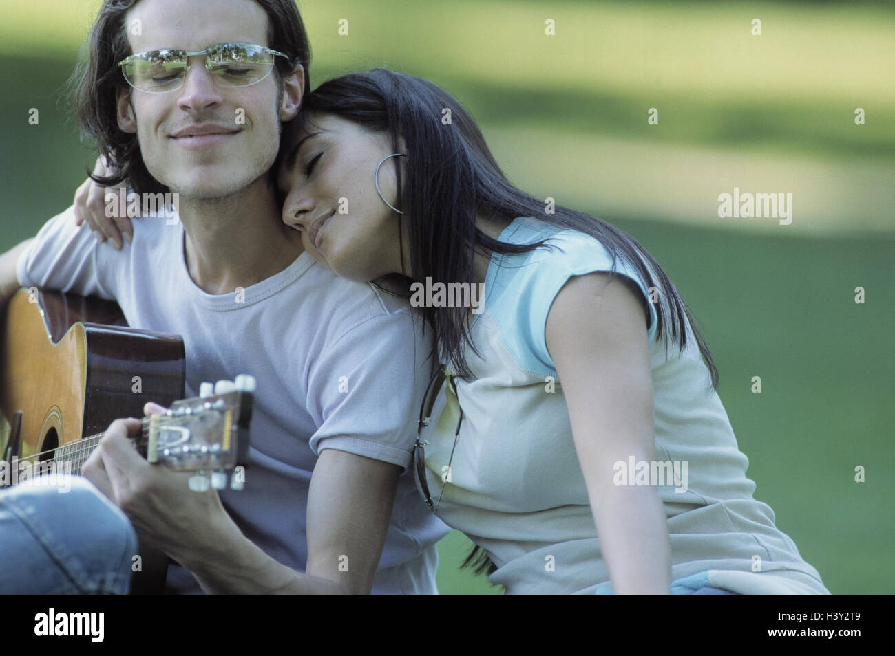 Cuddle contently hi-res stock photography and images - Alamy