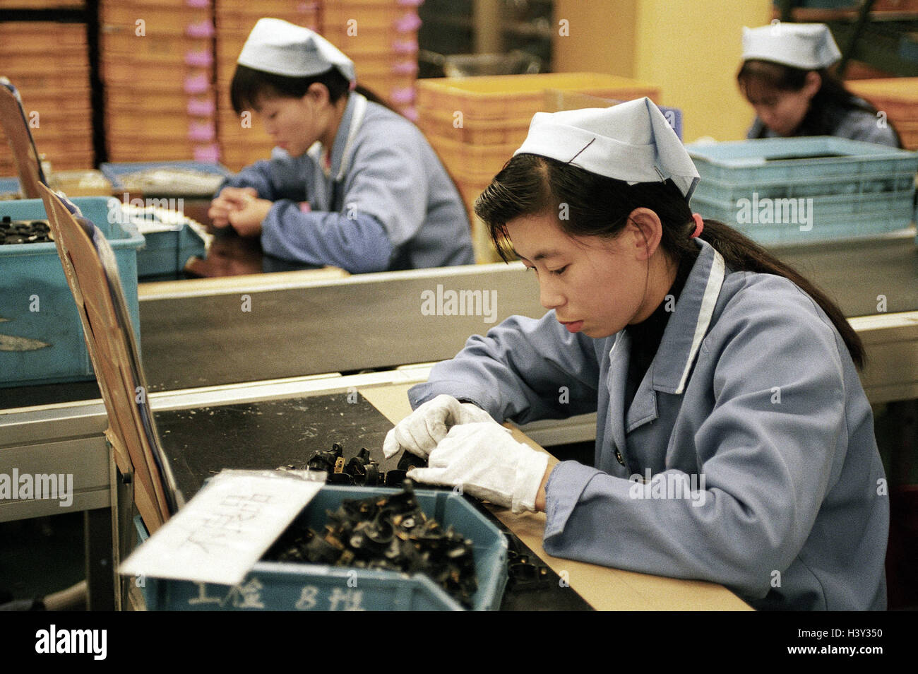 China, Dalian, workers, assembly line work inside, economy, industry ...