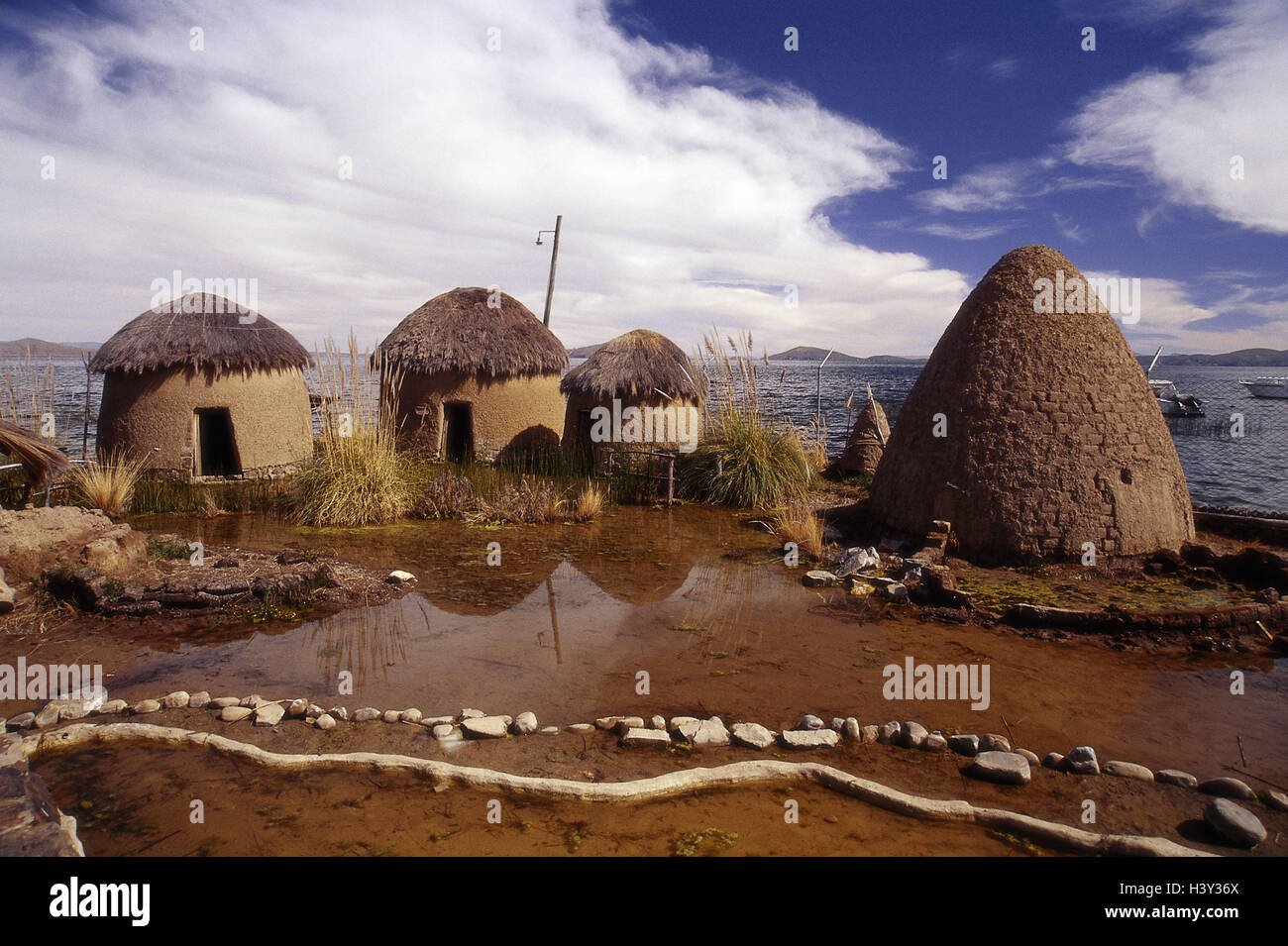 Bolivia, Titicacasee, shore, mucky hut, traditionally, outside, hut ...