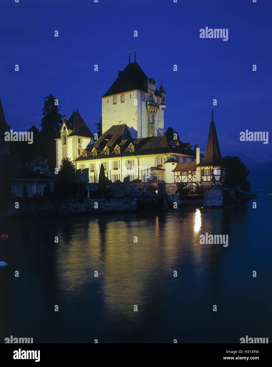 Switzerland, the Bernese Oberland, Lake Thun, castle Oberhofen ...