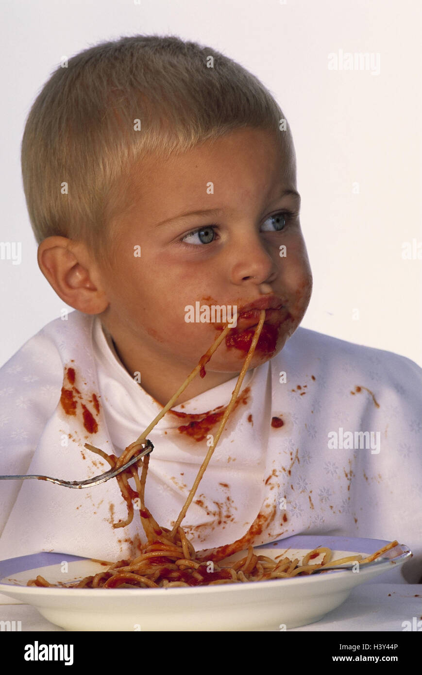 Boys, spaghetti, eat, look, smears, portrait, model released, studio ...